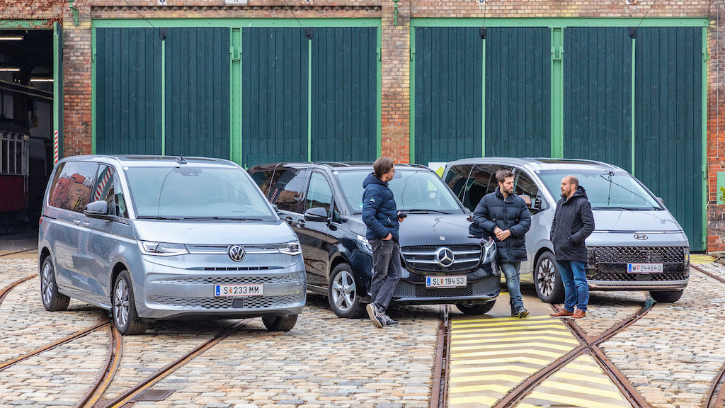 Vergleichstest: VW Multivan vs. Mercedes V-Klasse vs. Hyundai Staria ...