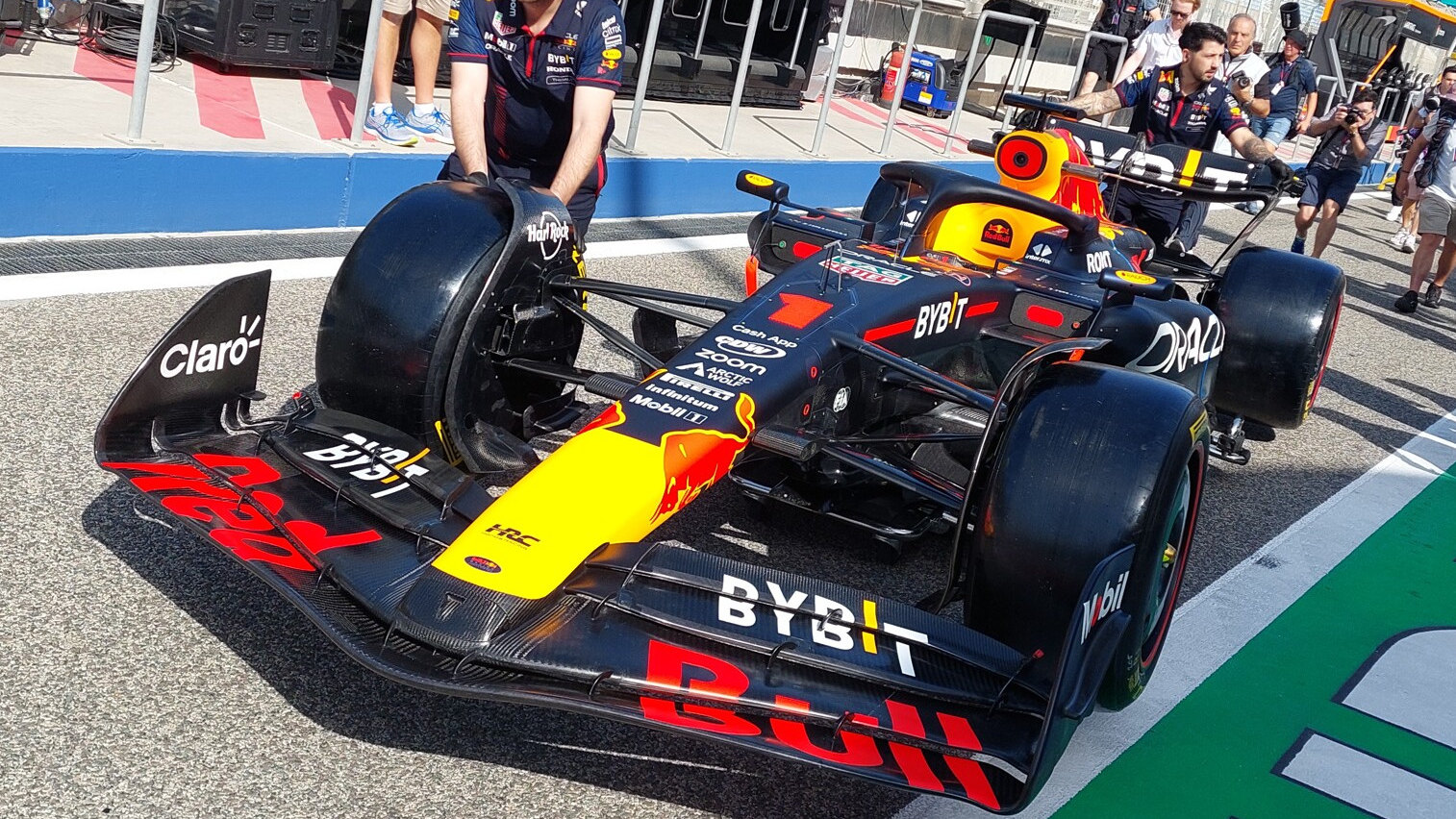 Red Bull RB19 debütiert bei F1-Test in Bahrain - Formel 1 - MOTORSPORT ...